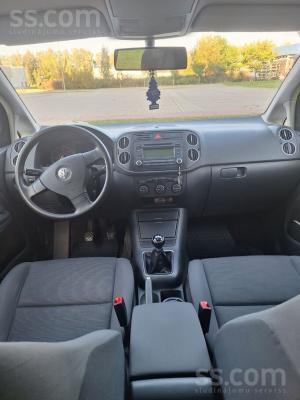 Pelēks Volkswagen Golf Plus 2005 Jelgava, ar dzinēja tilpumu 1.90 L un nobraukumu 169 tūkst. km par 3250 €, foto 6 vietnē AUTOMOTO.COM.LV