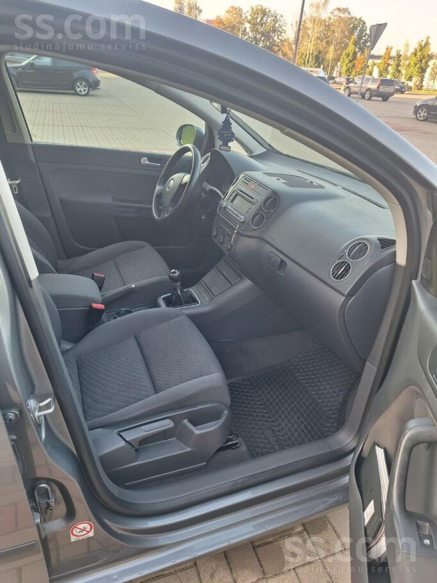 Pelēks Volkswagen Golf Plus 2005 Jelgava, ar dzinēja tilpumu 1.90 L un nobraukumu 169 tūkst. km par 3250 €, foto 7 vietnē AUTOMOTO.COM.LV