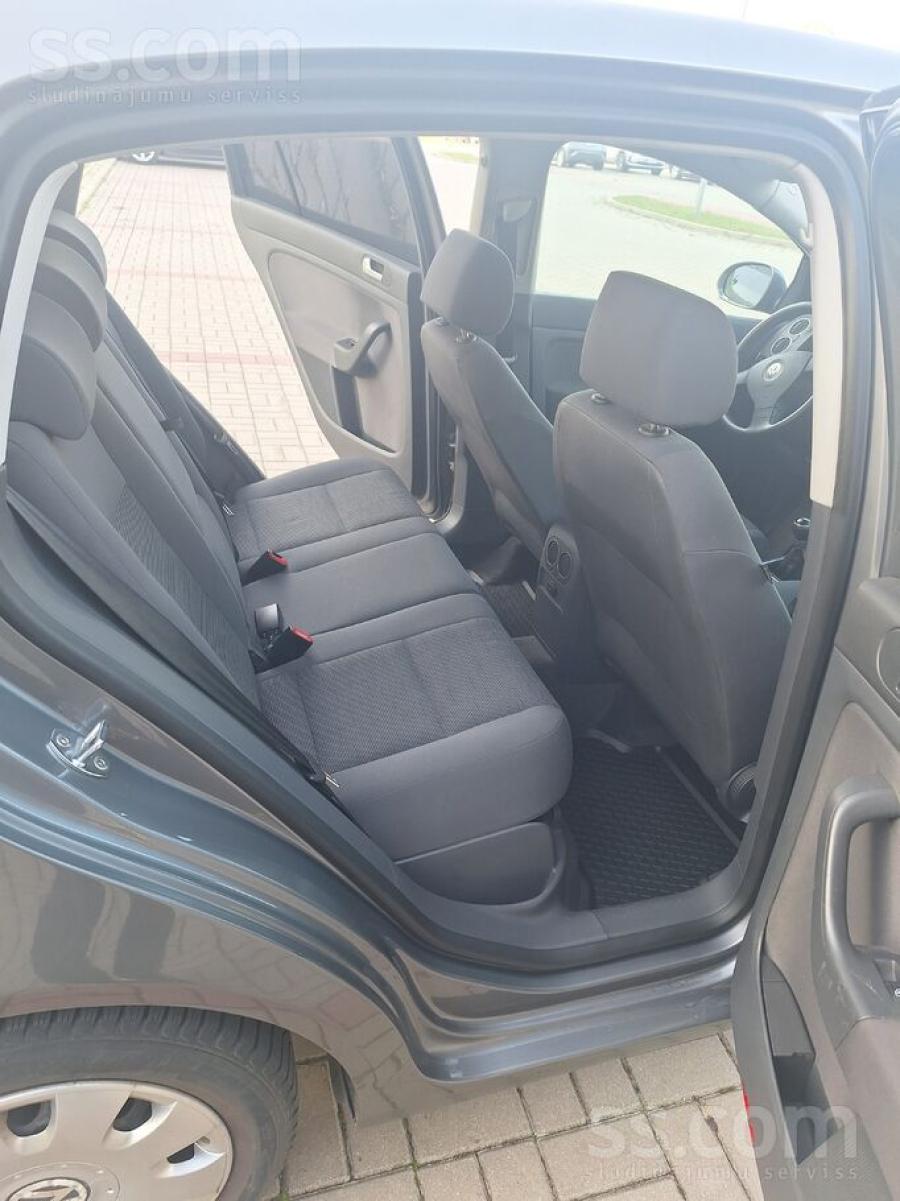 Pelēks Volkswagen Golf Plus 2005 Jelgava, ar dzinēja tilpumu 1.90 L un nobraukumu 169 tūkst. km par 3250 €, foto 8 vietnē AUTOMOTO.COM.LV