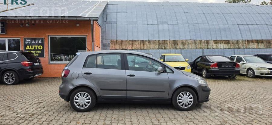 Grey Volkswagen Golf Plus 2005 in Valmiera, with an engine capacity of 1.90 L and mileage of 0 thousand km for 1200 €, photo 3 on AUTOMOTO.COM.LV