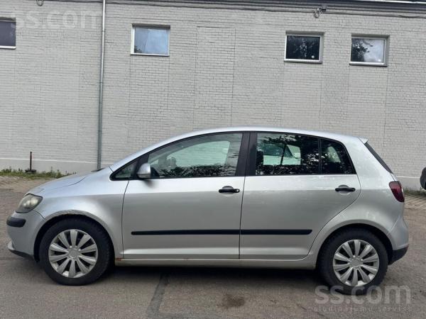 Pelēks Volkswagen Golf Plus 2006 Rīga, ar dzinēja tilpumu 1.90 L un nobraukumu 294 tūkst. km par 1450 €, foto 5 vietnē AUTOMOTO.COM.LV