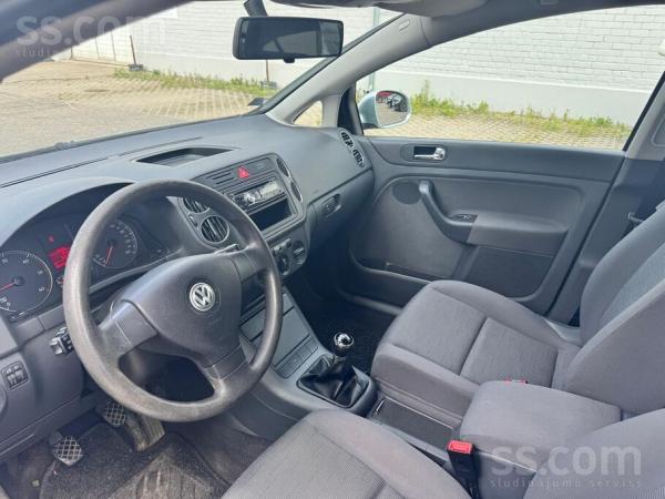 Pelēks Volkswagen Golf Plus 2006 Rīga, ar dzinēja tilpumu 1.90 L un nobraukumu 294 tūkst. km par 1450 €, foto 6 vietnē AUTOMOTO.COM.LV