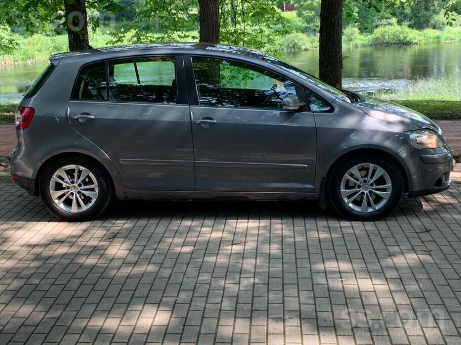 Grey Volkswagen Golf Plus 2006 in Bauska, with an engine capacity of 2.00 L and mileage of 323 thousand km for 1550 €, photo 1 on AUTOMOTO.COM.LV
