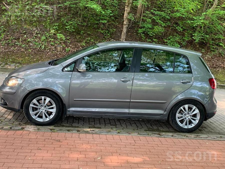 Grey Volkswagen Golf Plus 2006 in Bauska, with an engine capacity of 2.00 L and mileage of 323 thousand km for 1550 €, photo 2 on AUTOMOTO.COM.LV