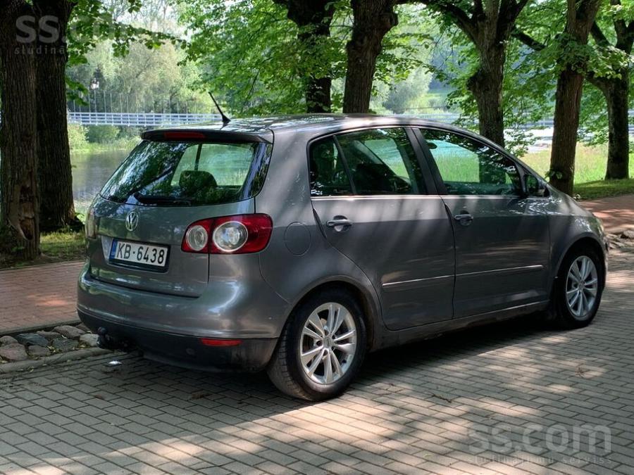 Grey Volkswagen Golf Plus 2006 in Bauska, with an engine capacity of 2.00 L and mileage of 323 thousand km for 1550 €, photo 3 on AUTOMOTO.COM.LV