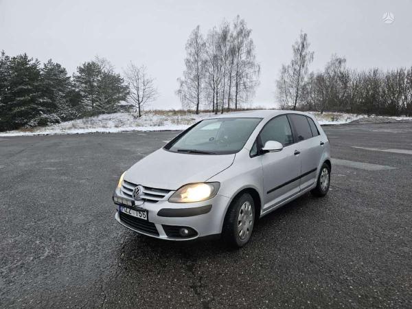 Grey Volkswagen Golf Plus 2006 in Silute, with an engine capacity of 1.90 L and mileage of 222 thousand km for 1750 €, photo 1 on AUTOMOTO.COM.LV