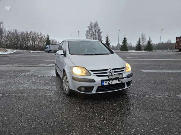 Grey Volkswagen Golf Plus 2006 in Silute, with an engine capacity of 1.90 L and mileage of 222 thousand km for 1750 €, photo 2 on AUTOMOTO.COM.LV