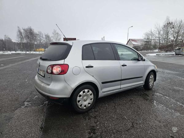 Grey Volkswagen Golf Plus 2006 in Silute, with an engine capacity of 1.90 L and mileage of 222 thousand km for 1750 €, photo 5 on AUTOMOTO.COM.LV