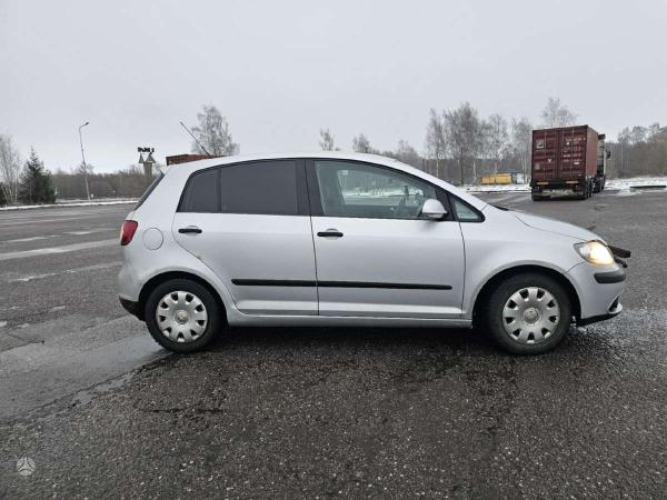 Grey Volkswagen Golf Plus 2006 in Silute, with an engine capacity of 1.90 L and mileage of 222 thousand km for 1750 €, photo 6 on AUTOMOTO.COM.LV