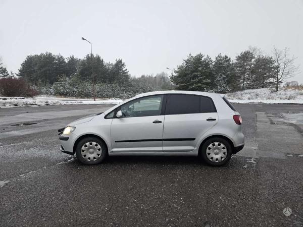 Grey Volkswagen Golf Plus 2006 in Silute, with an engine capacity of 1.90 L and mileage of 222 thousand km for 1750 €, photo 8 on AUTOMOTO.COM.LV