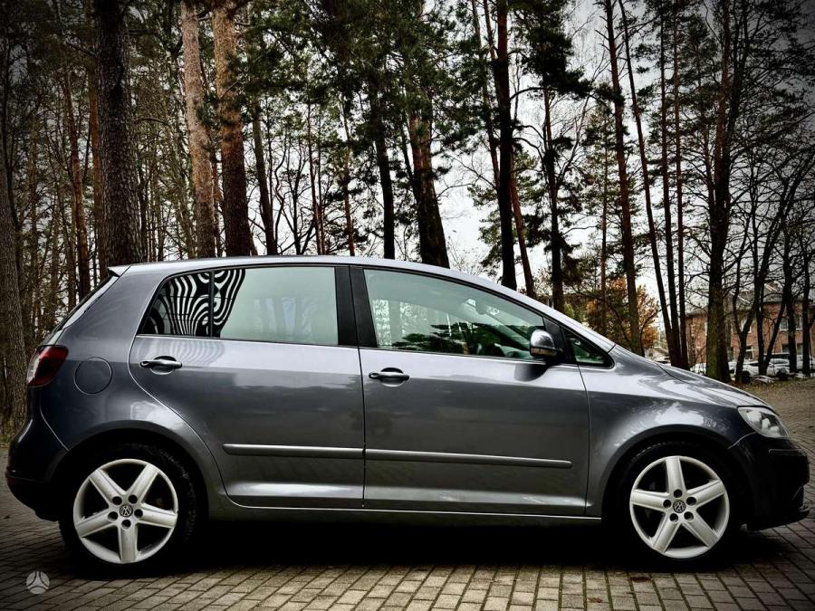 Grey Volkswagen Golf Plus 2006 in Alytus, with an engine capacity of 1.97 L and mileage of 310 thousand km for 2899 €, photo 24 on AUTOMOTO.COM.LV