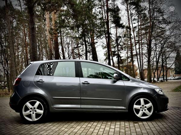 Pelēks Volkswagen Golf Plus 2006 Alīta, ar dzinēja tilpumu 1.97 L un nobraukumu 310 tūkst. km par 3199 €, foto 3 vietnē AUTOMOTO.COM.LV