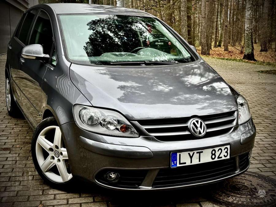 Grey Volkswagen Golf Plus 2006 in Alytus, with an engine capacity of 1.97 L and mileage of 310 thousand km for 3199 €, photo 12 on AUTOMOTO.COM.LV