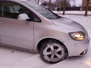 Серый Фольксваген Гольф Плюс 2006 в Шяуляй, объемом двигателя 1.90 л и пробегом 285 тыс. км за 1800 €, фото 4 на AUTOMOTO.COM.LV