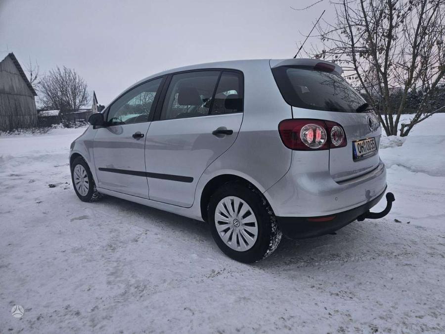 Grey Volkswagen Golf Plus 2006 in Radviliskis, with an engine capacity of 1.60 L and mileage of 135 thousand km for 3500 €, photo 6 on AUTOMOTO.COM.LV