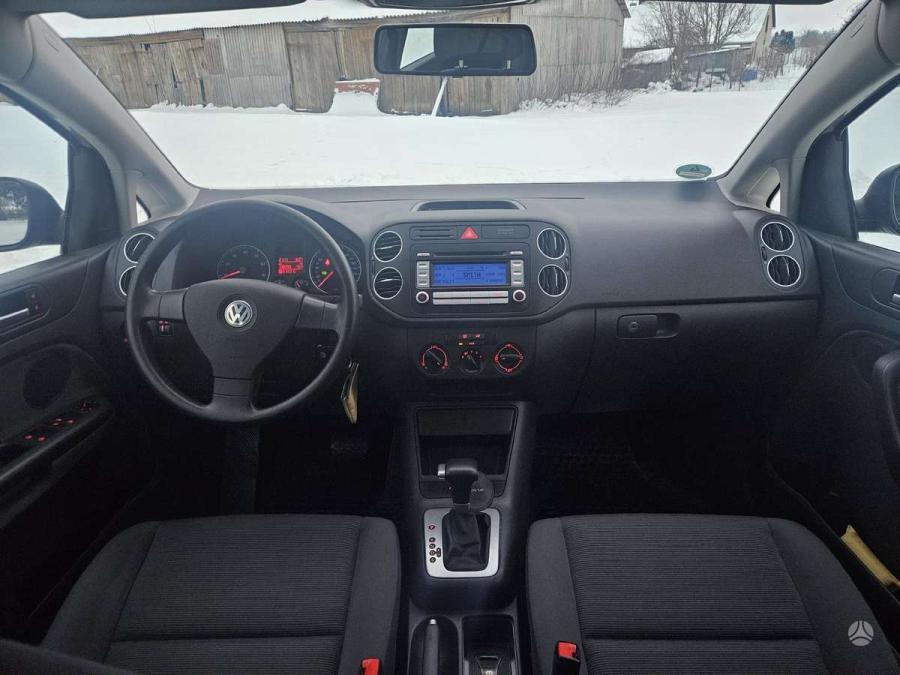 Grey Volkswagen Golf Plus 2006 in Radviliskis, with an engine capacity of 1.60 L and mileage of 135 thousand km for 3500 €, photo 19 on AUTOMOTO.COM.LV