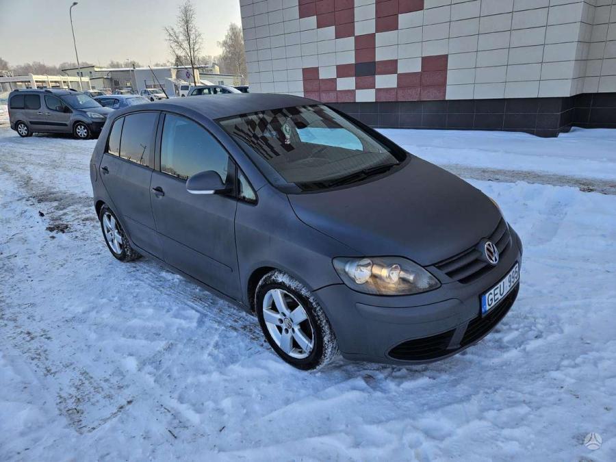 Grey Volkswagen Golf Plus 2006 in Prienai, with an engine capacity of 1.90 L and mileage of 315 thousand km for 1350 €, photo 1 on AUTOMOTO.COM.LV