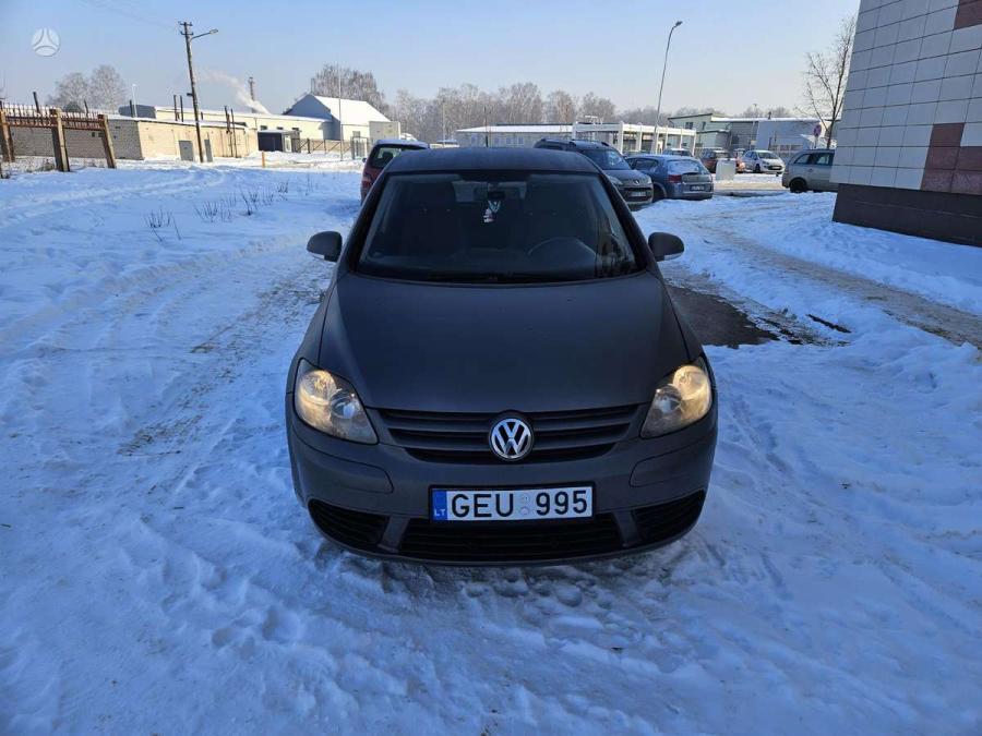 Grey Volkswagen Golf Plus 2006 in Prienai, with an engine capacity of 1.90 L and mileage of 315 thousand km for 1350 €, photo 2 on AUTOMOTO.COM.LV