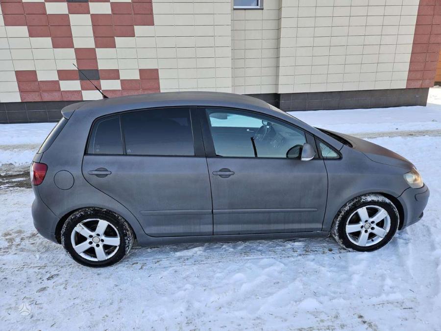 Grey Volkswagen Golf Plus 2006 in Prienai, with an engine capacity of 1.90 L and mileage of 315 thousand km for 1350 €, photo 6 on AUTOMOTO.COM.LV