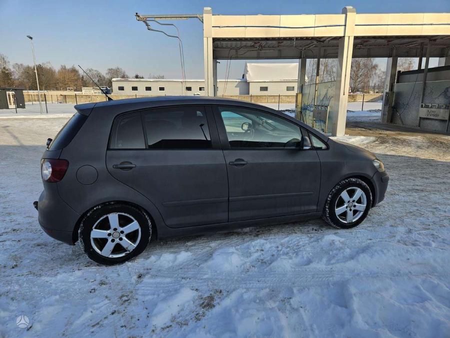 Grey Volkswagen Golf Plus 2006 in Prienai, with an engine capacity of 1.90 L and mileage of 315 thousand km for 1350 €, photo 13 on AUTOMOTO.COM.LV
