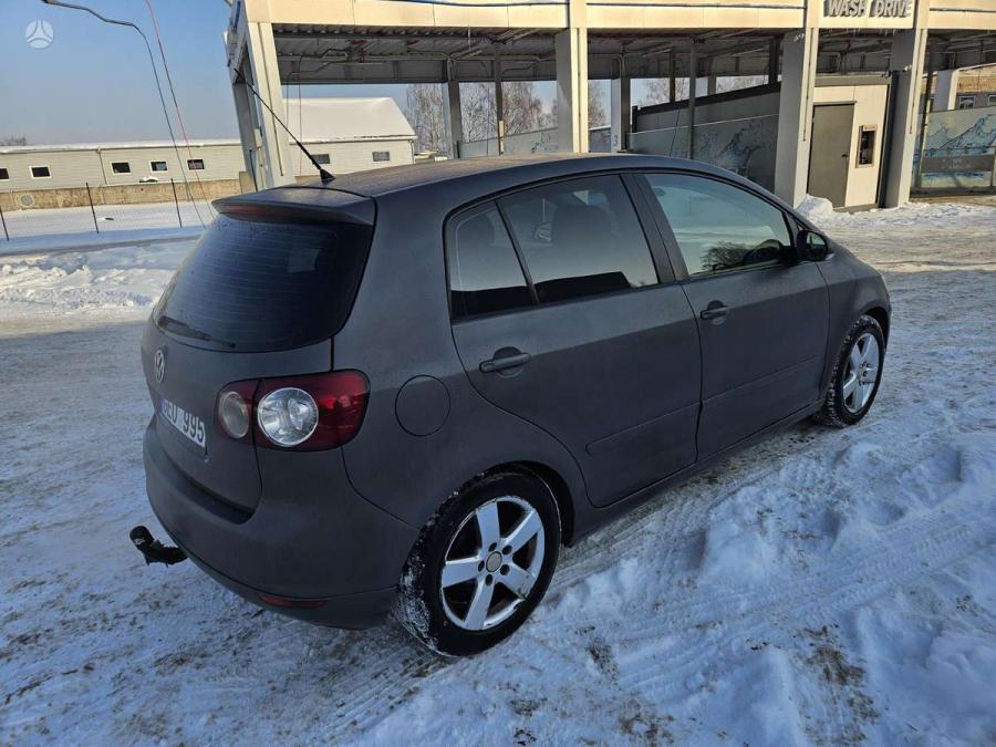 Grey Volkswagen Golf Plus 2006 in Prienai, with an engine capacity of 1.90 L and mileage of 315 thousand km for 1350 €, photo 14 on AUTOMOTO.COM.LV