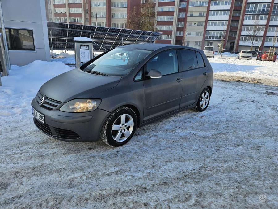 Grey Volkswagen Golf Plus 2006 in Prienai, with an engine capacity of 1.90 L and mileage of 315 thousand km for 1350 €, photo 18 on AUTOMOTO.COM.LV