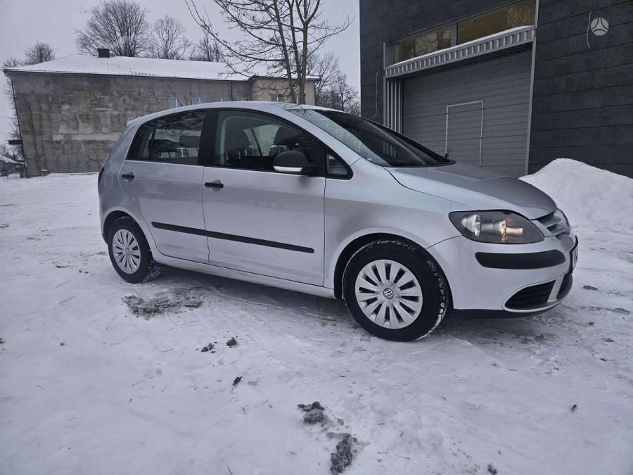 Pelēks Volkswagen Golf Plus 2006 Radviliškis, ar dzinēja tilpumu 1.60 L un nobraukumu 135 tūkst. km par 3500 €, foto 4 vietnē AUTOMOTO.COM.LV