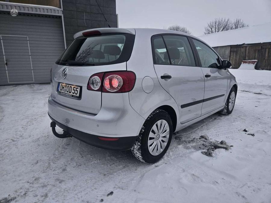 Pelēks Volkswagen Golf Plus 2006 Radviliškis, ar dzinēja tilpumu 1.60 L un nobraukumu 135 tūkst. km par 3500 €, foto 8 vietnē AUTOMOTO.COM.LV
