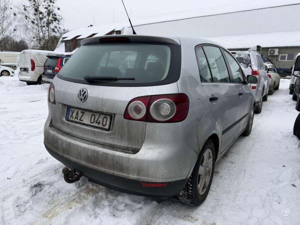 Pelēks Volkswagen Golf Plus 2006 Kauņa, ar dzinēja tilpumu 2.00 L un nobraukumu 271 tūkst. km par 1100 €, foto 2 vietnē AUTOMOTO.COM.LV