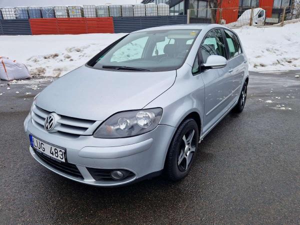Grey Volkswagen Golf Plus 2006 in Kaunas, with an engine capacity of 1.97 L and mileage of 367 thousand km for 1999 €, photo 1 on AUTOMOTO.COM.LV