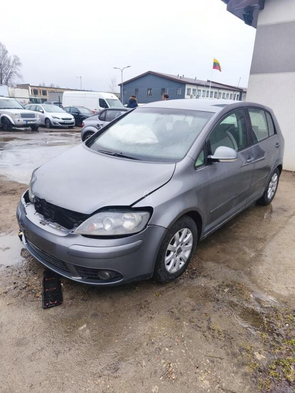 Grey Volkswagen Golf Plus 2006 in Kaunas, with an engine capacity of 1.90 L and mileage of 236 thousand km for 450 €, photo 1 on AUTOMOTO.COM.LV