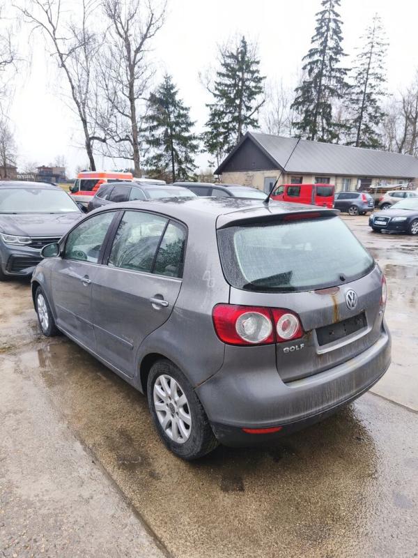 Grey Volkswagen Golf Plus 2006 in Kaunas, with an engine capacity of 1.90 L and mileage of 236 thousand km for 450 €, photo 3 on AUTOMOTO.COM.LV
