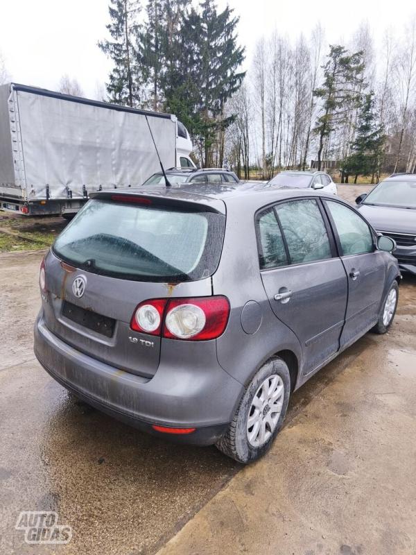 Grey Volkswagen Golf Plus 2006 in Kaunas, with an engine capacity of 1.90 L and mileage of 236 thousand km for 450 €, photo 4 on AUTOMOTO.COM.LV