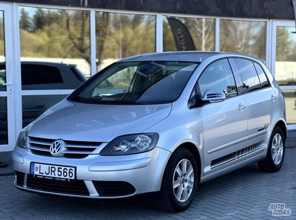 Grey Volkswagen Golf Plus 2006 in Radviliskis, with an engine capacity of 1.90 L and mileage of 301 thousand km for 2950 €, photo 3 on AUTOMOTO.COM.LV