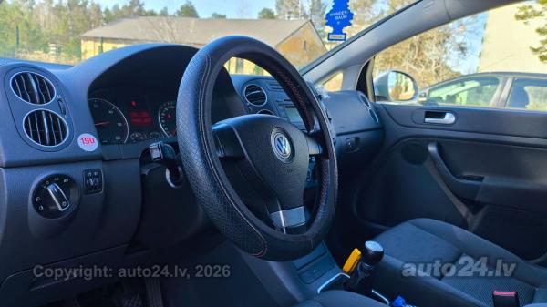 Pelēks Volkswagen Golf Plus 2006 Tallina, ar dzinēja tilpumu 1.90 L un nobraukumu 227 tūkst. km par 1200 €, foto 4 vietnē AUTOMOTO.COM.LV