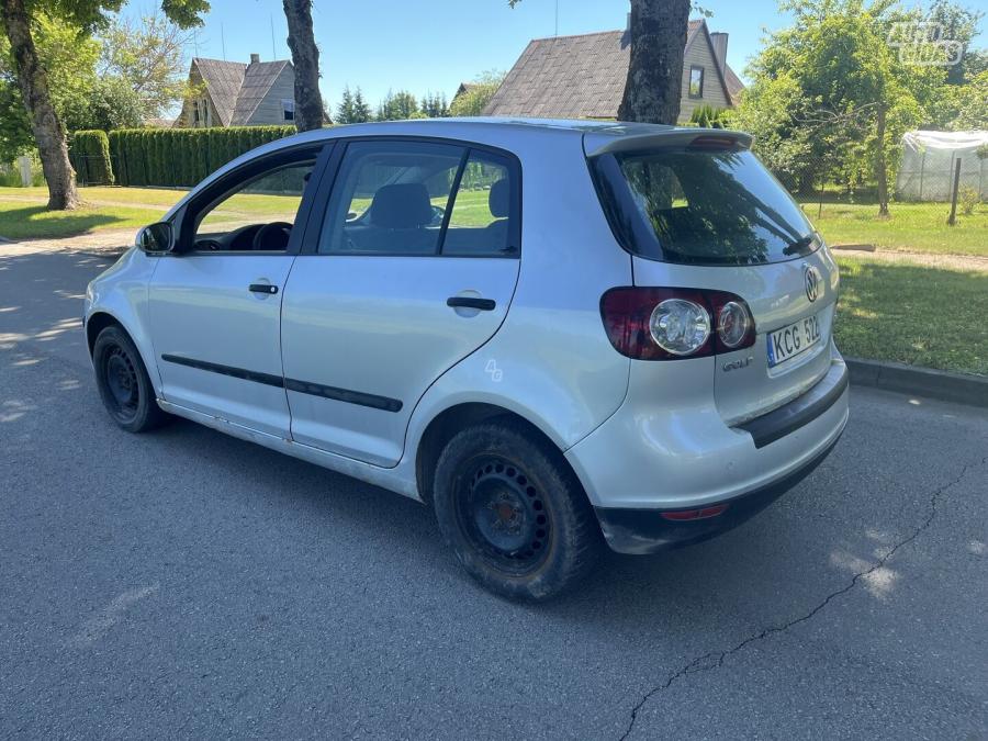 Pelēks Volkswagen Golf Plus 2006 Raseiniai, ar dzinēja tilpumu 1.60 L un nobraukumu 279 tūkst. km par 850 €, foto 4 vietnē AUTOMOTO.COM.LV