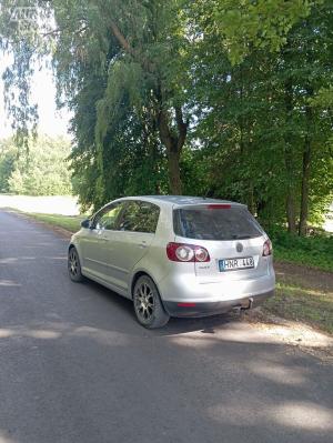 Pelēks Volkswagen Golf Plus 2006 Kazlų Rūda, ar dzinēja tilpumu 2.00 L un nobraukumu 343 tūkst. km par 2399 €, foto 14 vietnē AUTOMOTO.COM.LV