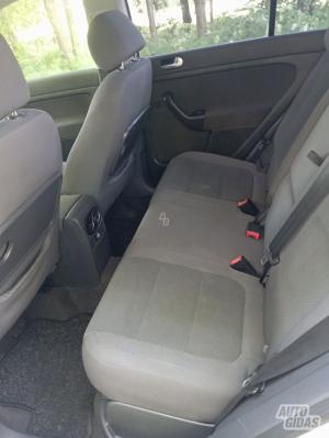 Pelēks Volkswagen Golf Plus 2006 Kazlų Rūda, ar dzinēja tilpumu 2.00 L un nobraukumu 343 tūkst. km par 2399 €, foto 16 vietnē AUTOMOTO.COM.LV