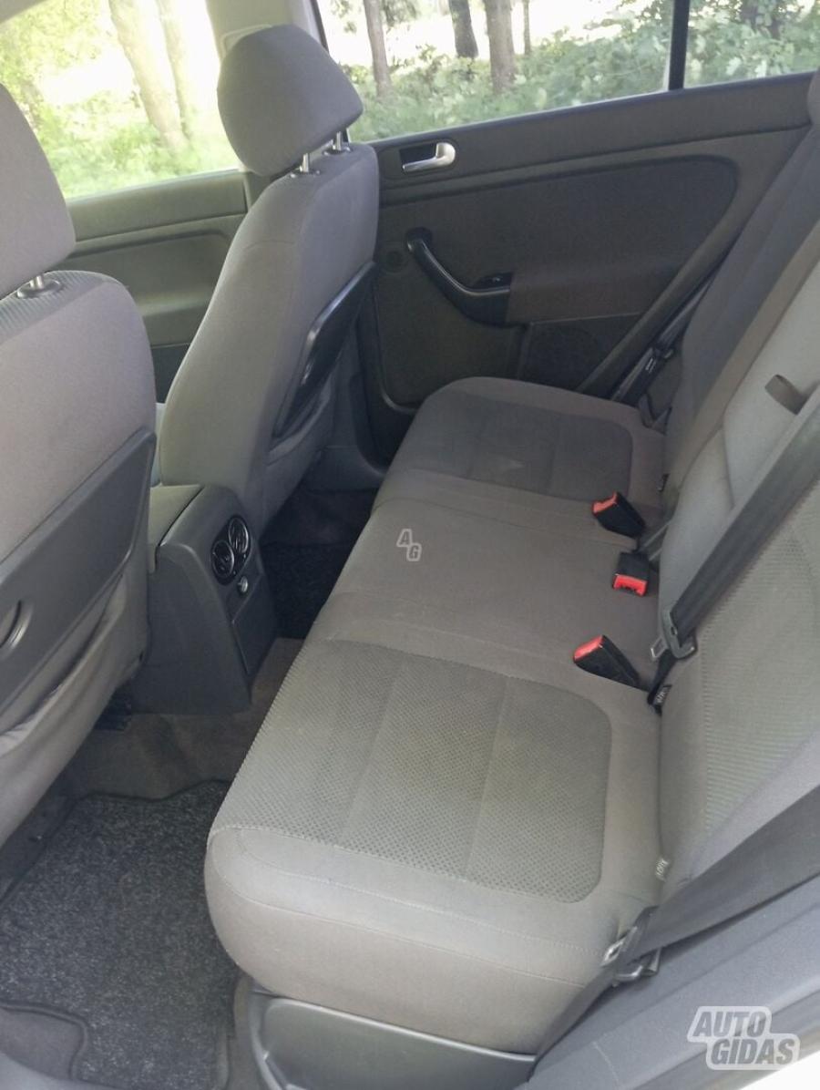 Pelēks Volkswagen Golf Plus 2006 Kazlų Rūda, ar dzinēja tilpumu 2.00 L un nobraukumu 343 tūkst. km par 2399 €, foto 16 vietnē AUTOMOTO.COM.LV
