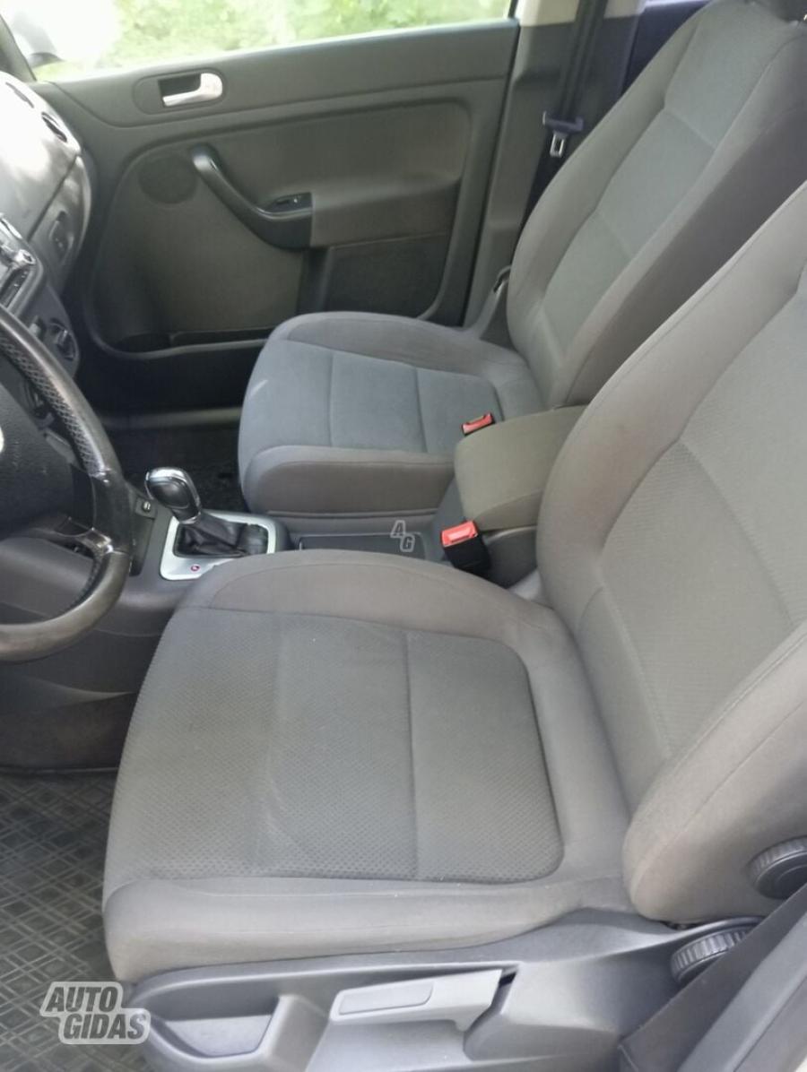 Pelēks Volkswagen Golf Plus 2006 Kazlų Rūda, ar dzinēja tilpumu 2.00 L un nobraukumu 343 tūkst. km par 2399 €, foto 17 vietnē AUTOMOTO.COM.LV
