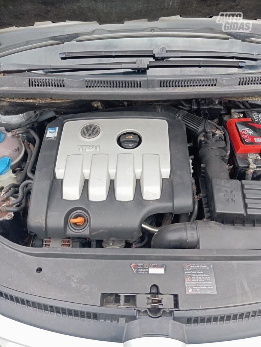 Pelēks Volkswagen Golf Plus 2006 Kazlų Rūda, ar dzinēja tilpumu 2.00 L un nobraukumu 343 tūkst. km par 2399 €, foto 20 vietnē AUTOMOTO.COM.LV