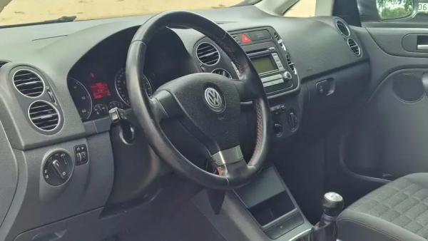Grey Volkswagen Golf Plus 2006 in Grobiņa, with an engine capacity of 0.00 L and mileage of 246 thousand km for 4200 €, photo 8 on AUTOMOTO.COM.LV