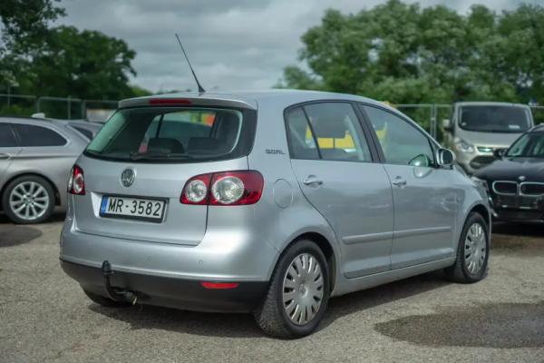 Pelēks Volkswagen Golf Plus 2006 Liepāja, ar dzinēja tilpumu 1.60 L un nobraukumu 180 tūkst. km par 3200 €, foto 4 vietnē AUTOMOTO.COM.LV