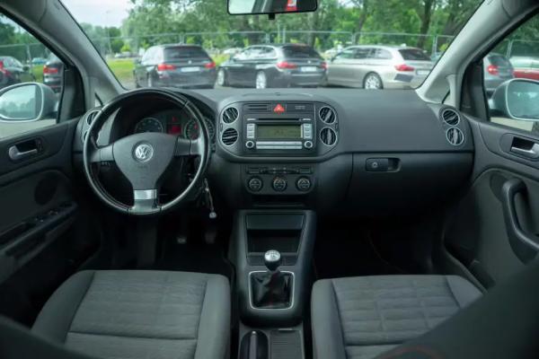 Pelēks Volkswagen Golf Plus 2006 Liepāja, ar dzinēja tilpumu 1.60 L un nobraukumu 180 tūkst. km par 3200 €, foto 8 vietnē AUTOMOTO.COM.LV