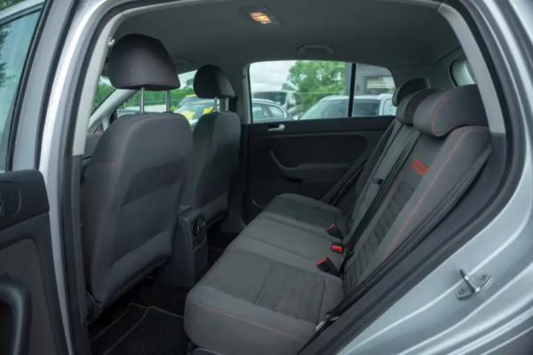 Pelēks Volkswagen Golf Plus 2006 Liepāja, ar dzinēja tilpumu 1.60 L un nobraukumu 180 tūkst. km par 3200 €, foto 10 vietnē AUTOMOTO.COM.LV
