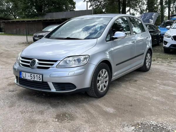 Grey Volkswagen Golf Plus 2006 in Grobiņa, with an engine capacity of 2.00 L and mileage of 308 thousand km for 2000 €, photo 1 on AUTOMOTO.COM.LV