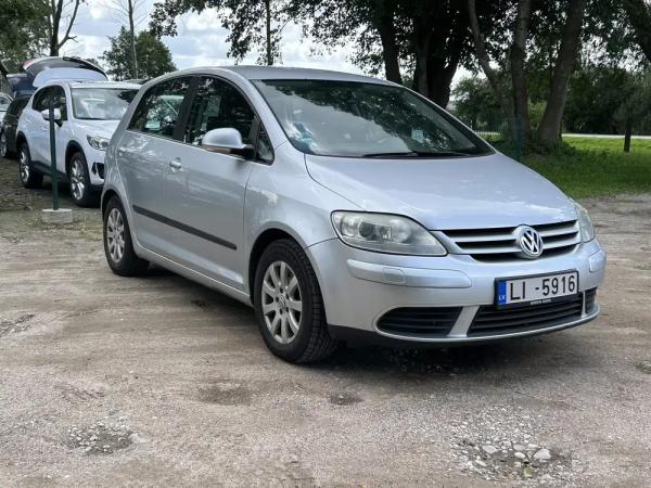 Grey Volkswagen Golf Plus 2006 in Grobiņa, with an engine capacity of 2.00 L and mileage of 308 thousand km for 2000 €, photo 3 on AUTOMOTO.COM.LV