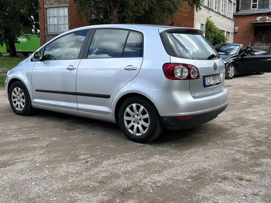 Grey Volkswagen Golf Plus 2006 in Grobiņa, with an engine capacity of 2.00 L and mileage of 308 thousand km for 2000 €, photo 7 on AUTOMOTO.COM.LV
