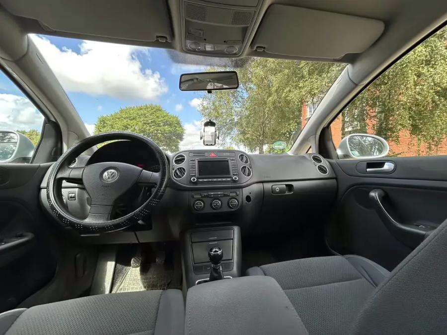 Grey Volkswagen Golf Plus 2006 in Grobiņa, with an engine capacity of 2.00 L and mileage of 308 thousand km for 2000 €, photo 8 on AUTOMOTO.COM.LV