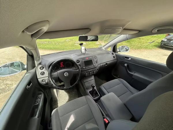 Grey Volkswagen Golf Plus 2006 in Grobiņa, with an engine capacity of 2.00 L and mileage of 308 thousand km for 2000 €, photo 8 on AUTOMOTO.COM.LV
